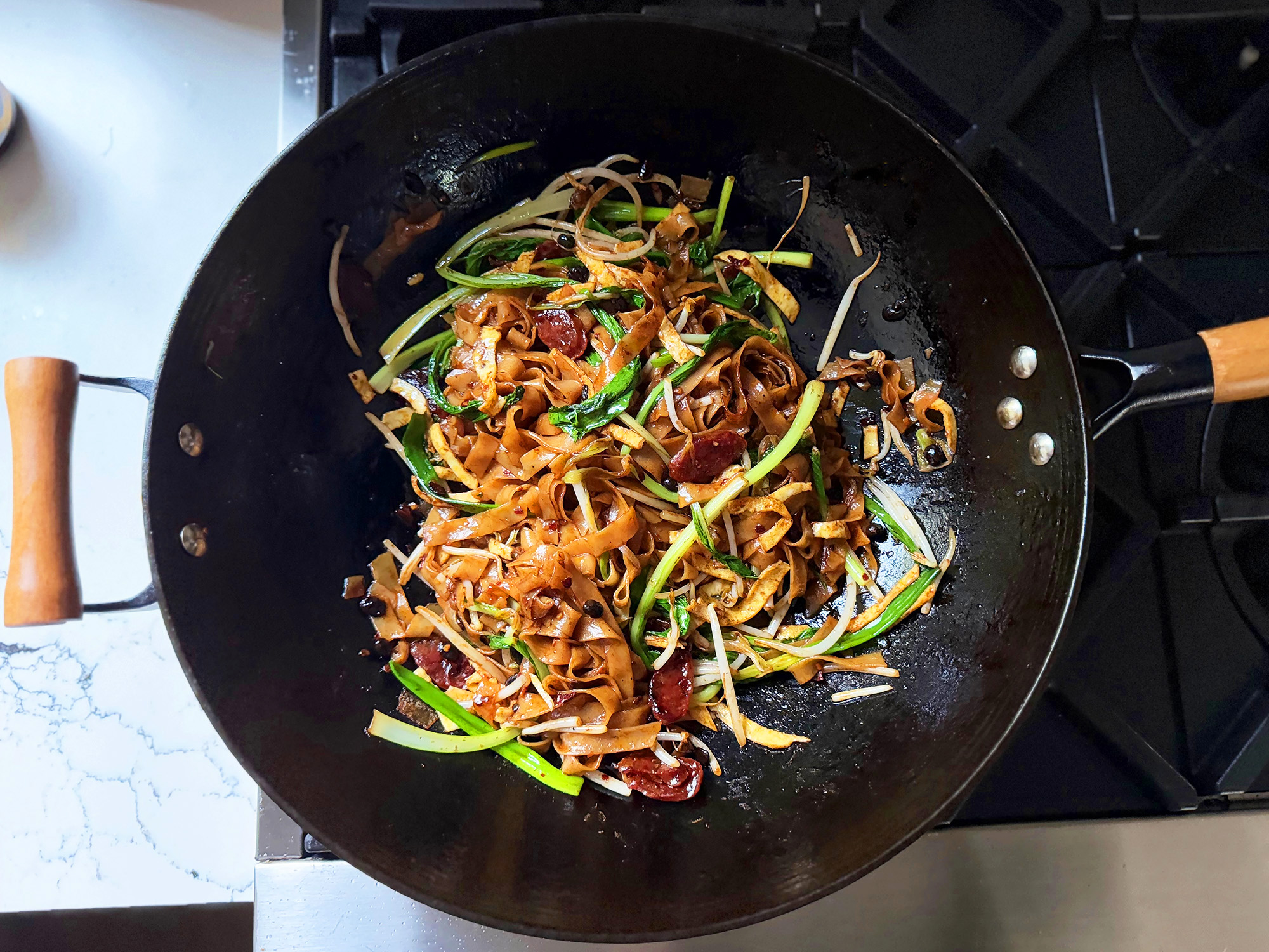 Stir-Fried Rice Noodles With Egg (Egg Chow Fun, Jidan Chao He Fen, 鸡蛋炒河粉)